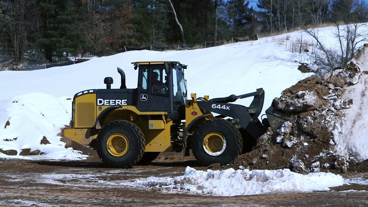 Hydrau™ and Hydrau™ XR Hydraulic Fluids | John Deere Construction Equipment