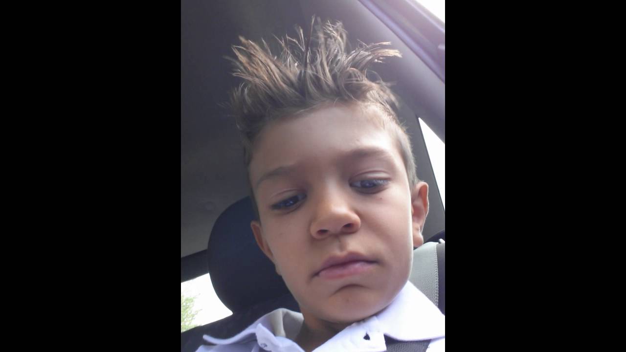 Bambino-Dai capelli sparati