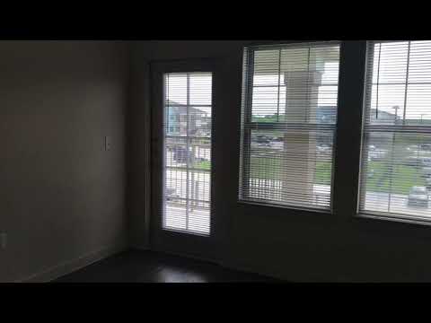 2 Bed / 2 Bath, 1,052sf