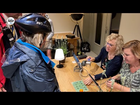 Mevrouw Wiegersma uit Rinsumageast kwam als laatste over de finish in Bolsward