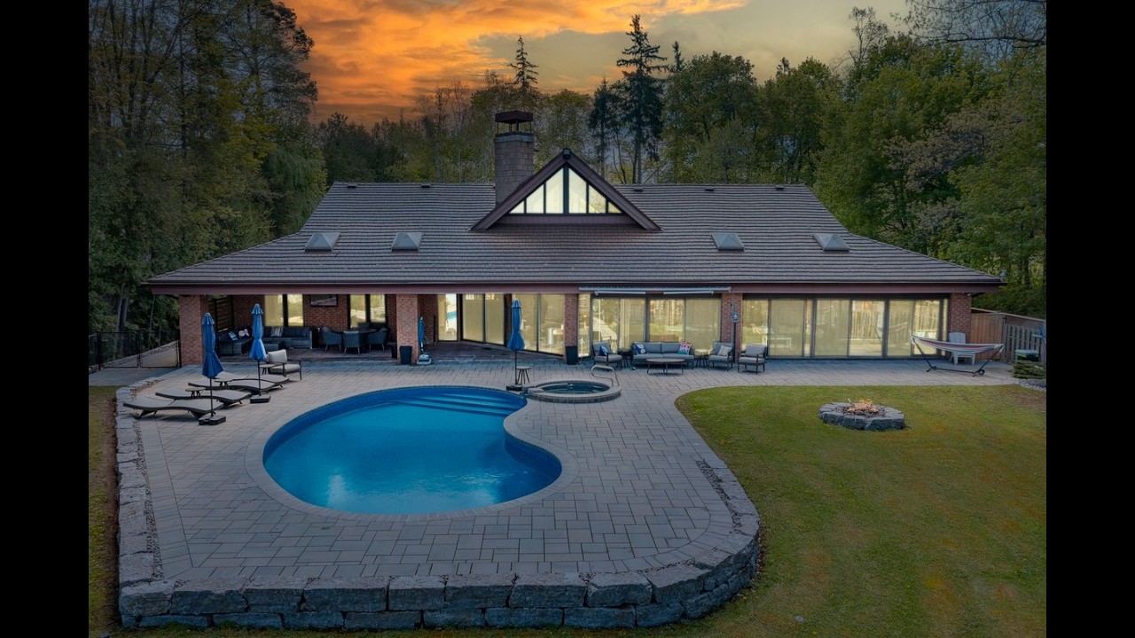 700 Lake Drive North, Georgina