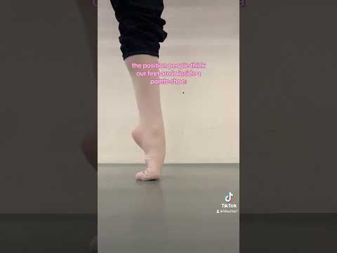 TIPPY TOES #ballerina #feet #didyouknow #pointeshoes