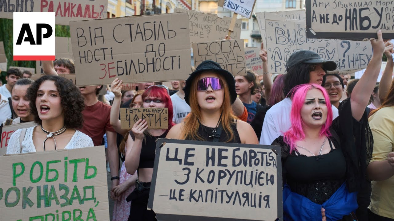 Zelenskyy will restore independence of anti-corruption agencies after Ukraine protests
