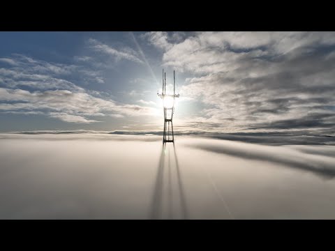 Surreal San Francisco 🌫️ Karl the Fog over Twin Peaks
