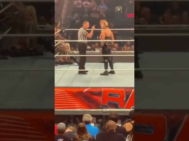 WWE referee reacts on Twitter after Rhea Ripley tries to bite him