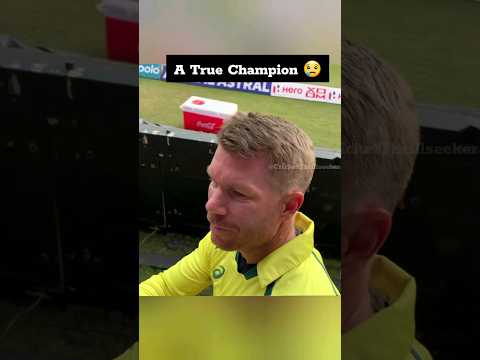 David Warner's autograph and hat giveaway leaves a fan speechless.❣️ #kindness