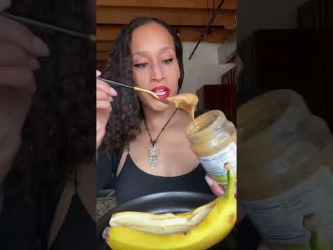 My VIRAL air-fried banana split recipe! #plantbasedrecipes