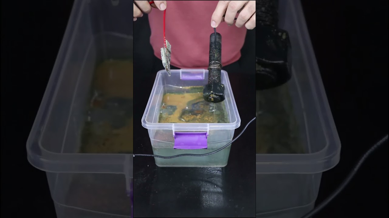 Rust Removal: Electrolysis in Action #viralvideo