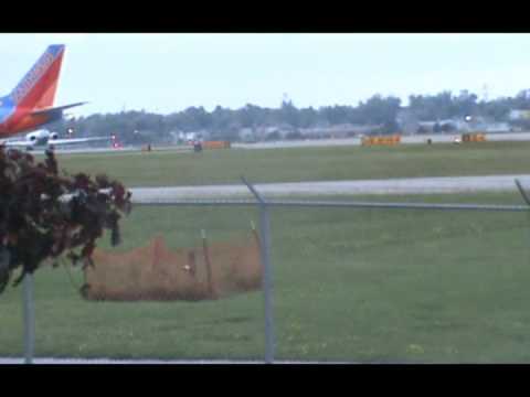 Early morning Departures and Arrivals at the buffalo airport part 1