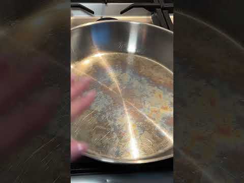 Learn how to properly use a stainless steel pan. #stainlesssteel #cookingtips #kitchentips