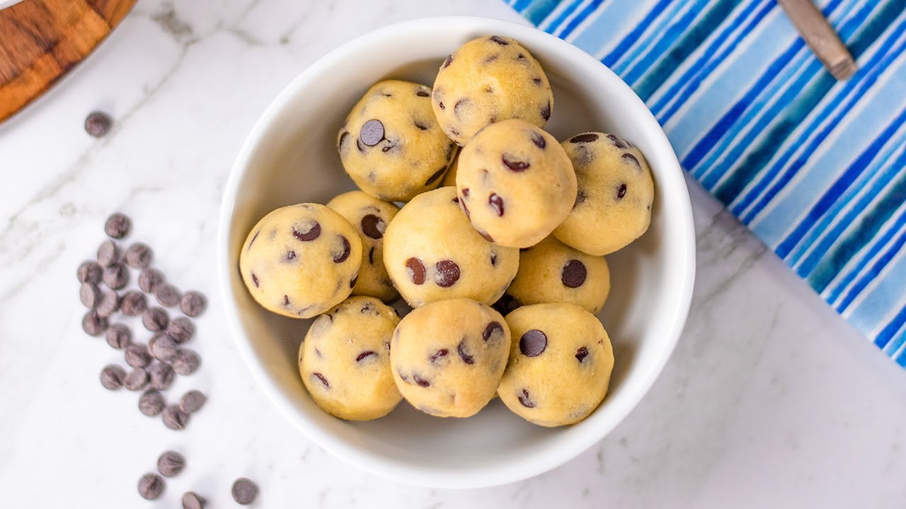 Keto Cookie Dough Recipe - Healthy & Tasty, Vanilla / Choc Chip Fat Bombs - Low Carb (1g Net Carbs)