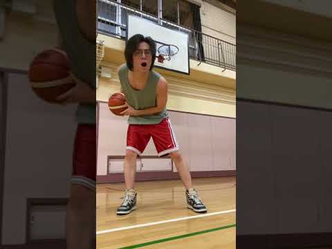 Guy dribbling to his own song "MO-EH-YO" 😡(cringe) #shorts