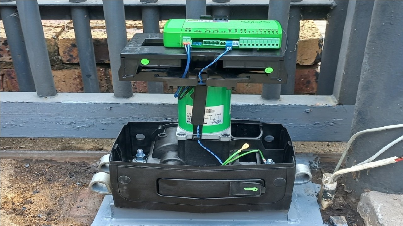 Centurion D6 Smart gate motor installation in Randhart Alberton by SmartGates Call Pottie 0837782288