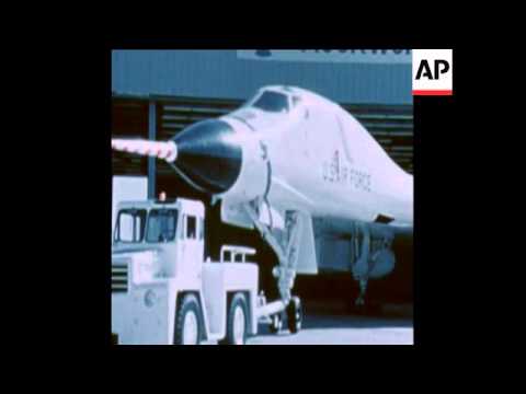 SYND 26 10 74 FIRST PUBLIC APPEARANCE OF THE AMERICAN B1 BOMBER