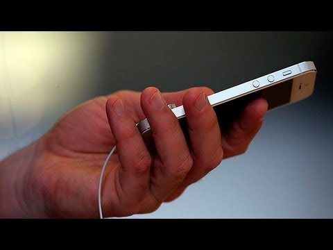Apple Will Now Repair iPhone Screens In Store, for a Price