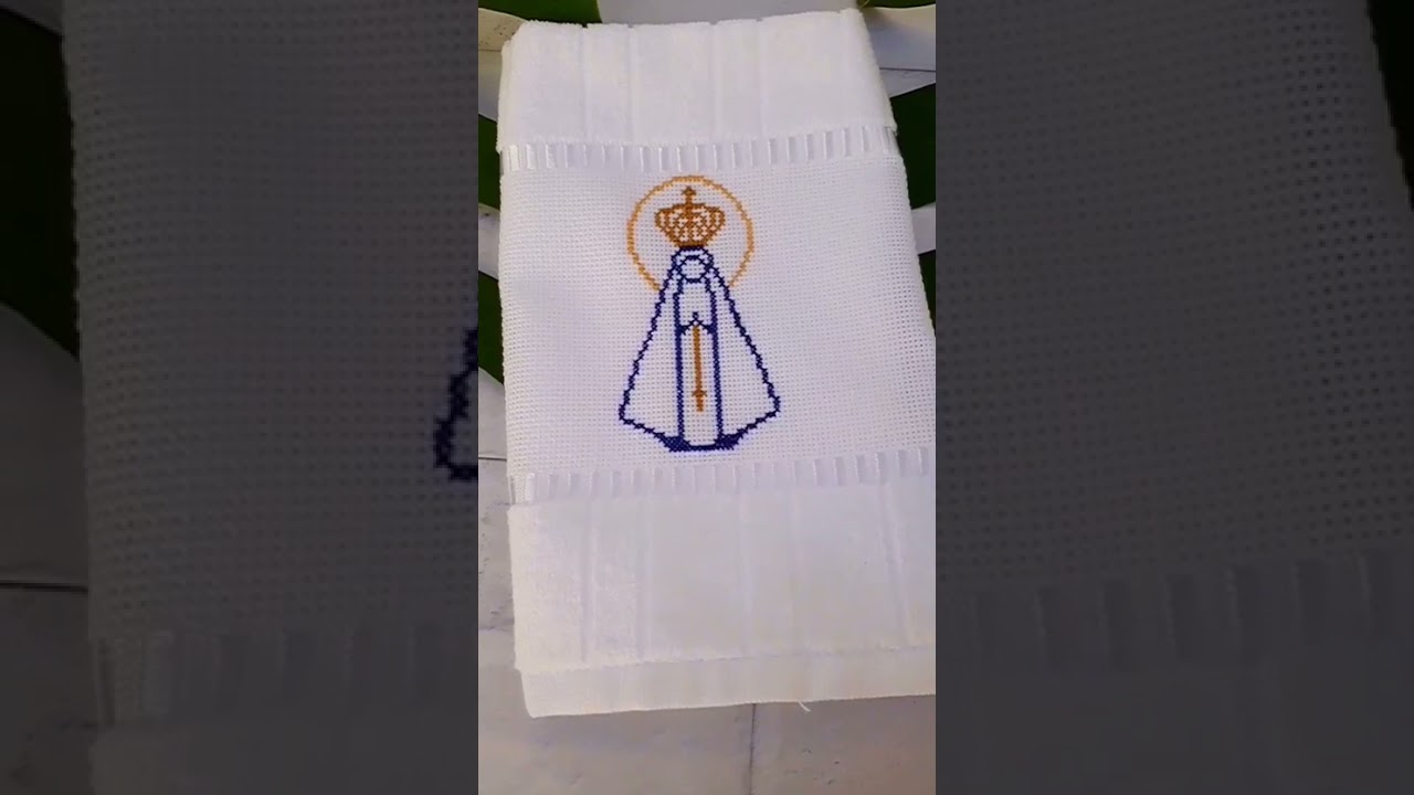 Toalha de lavabo Nossa Senhora Aparecida! Um pouquinho do início do bordado em ponto cruz.