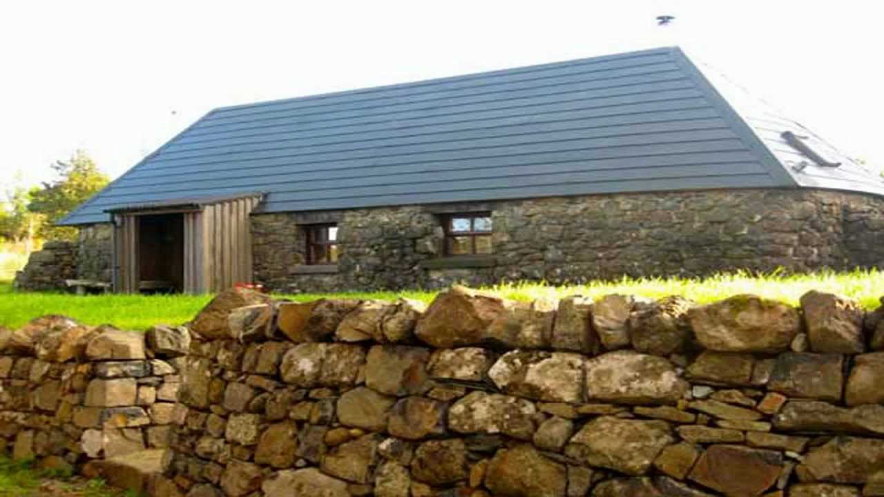 Cottages in Skye - Tigh Dubh Authentically Restored Blackhouse Self Catering on the Isle of Skye