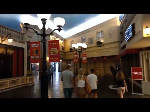 Las Vegas shopping malls - shops in ballys and paris casino