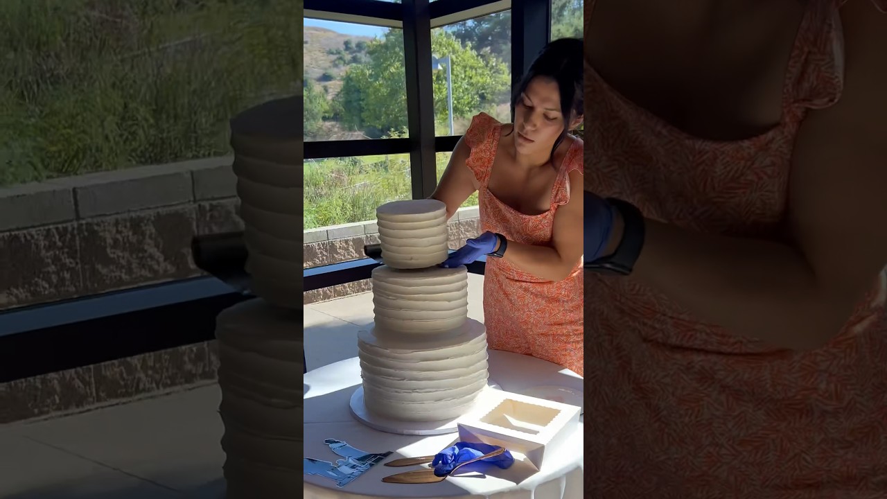 Elegant 3 tiered Wedding Cake!