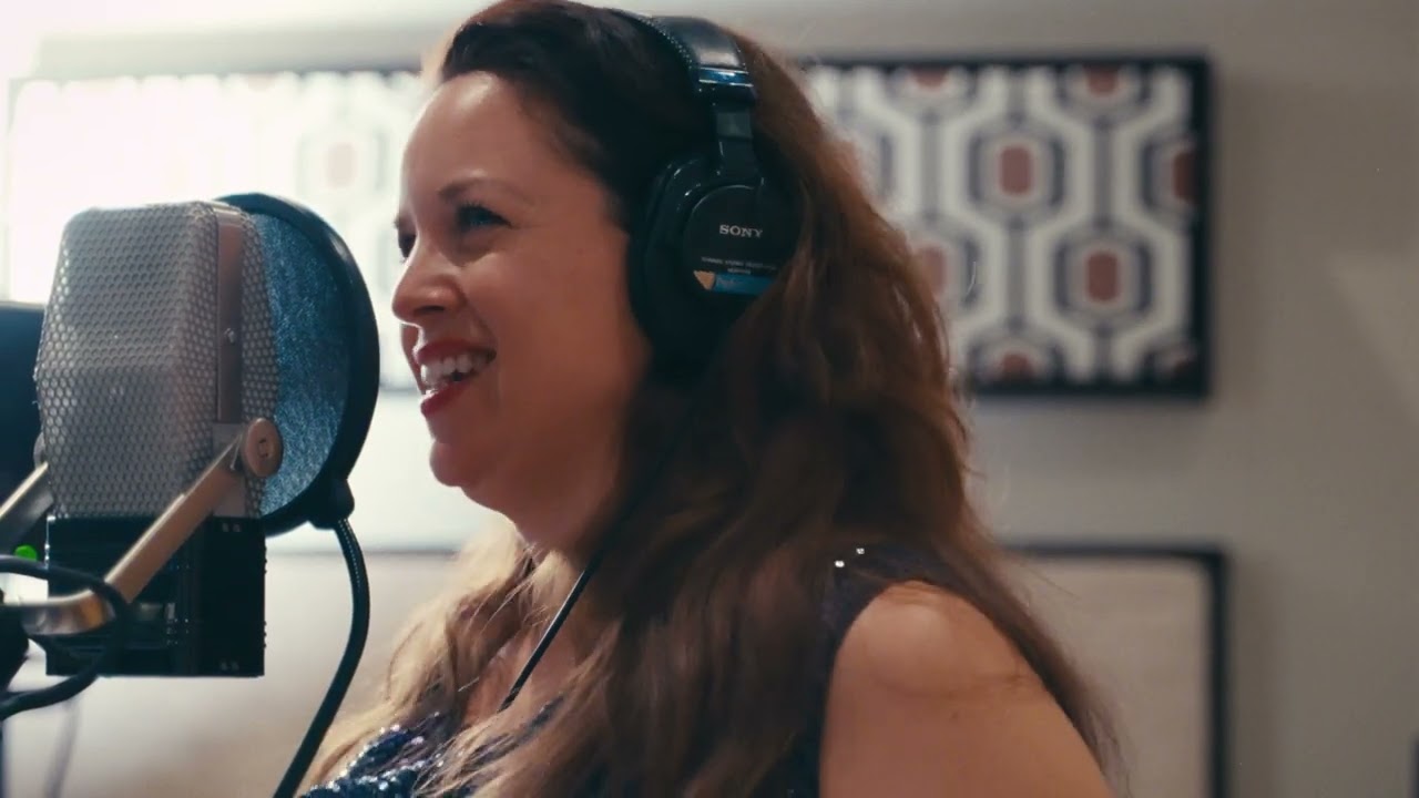 Get Yourself A New Broom - Molly Ryan (Official Music Video)