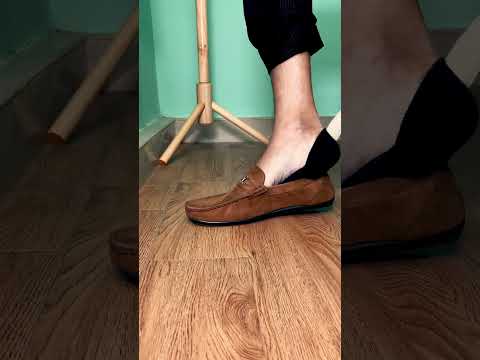 Handy Trick to Seamlessly Wear Socks With Loafers👞
