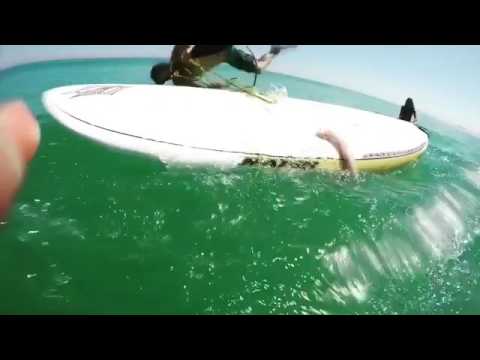 Calamar gigante ataca a surfista