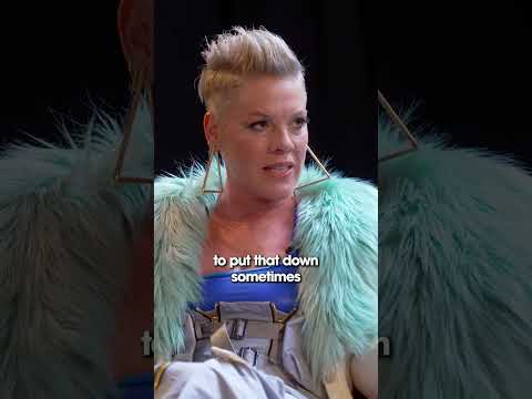 P!nk encourages daughter Willow to be a Dolphin ๐ฌ