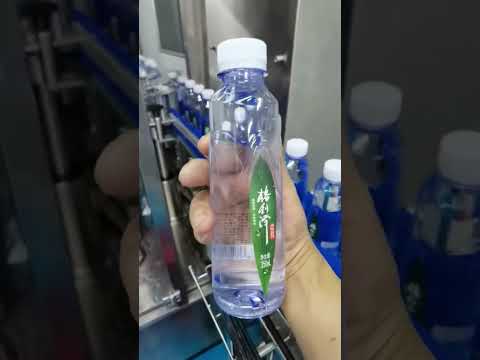 Let's see how the label is attached to the bottle#labeling #labeling machine