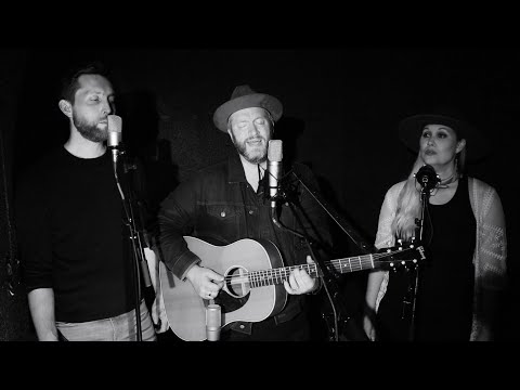 Rosco Johnny | "Bag Full Of Stones" | LISTEN - Close-Up Concerts with Dallas Originals