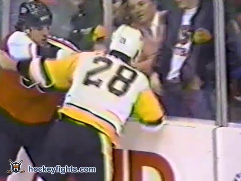 Rick Tocchet vs. Dan Frawley, December 29, 1988 - Philadelphia Flyers ...