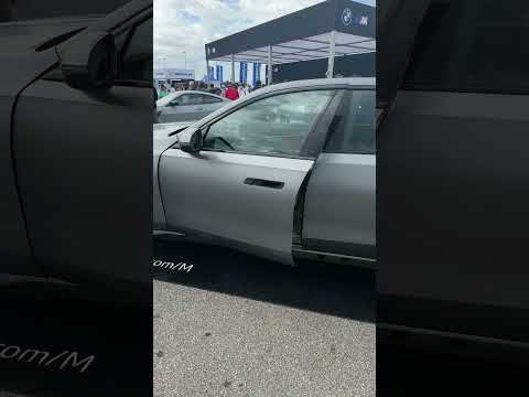 How to open the door in 2023 BMW 7 Series