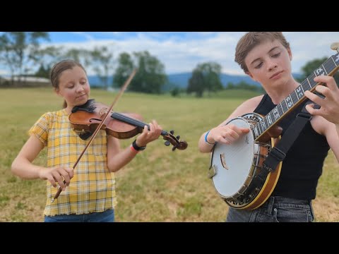 Ol’ Timey Heaven: Hollace & Margo perform “Ragtime Annie” | The HOBBLEDEHOY