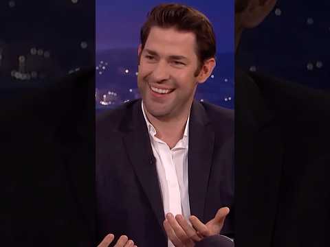 Matt Damon gets cozy with John Krasinski's wife. #JohnKrasinski #interview #shorts #celebrities