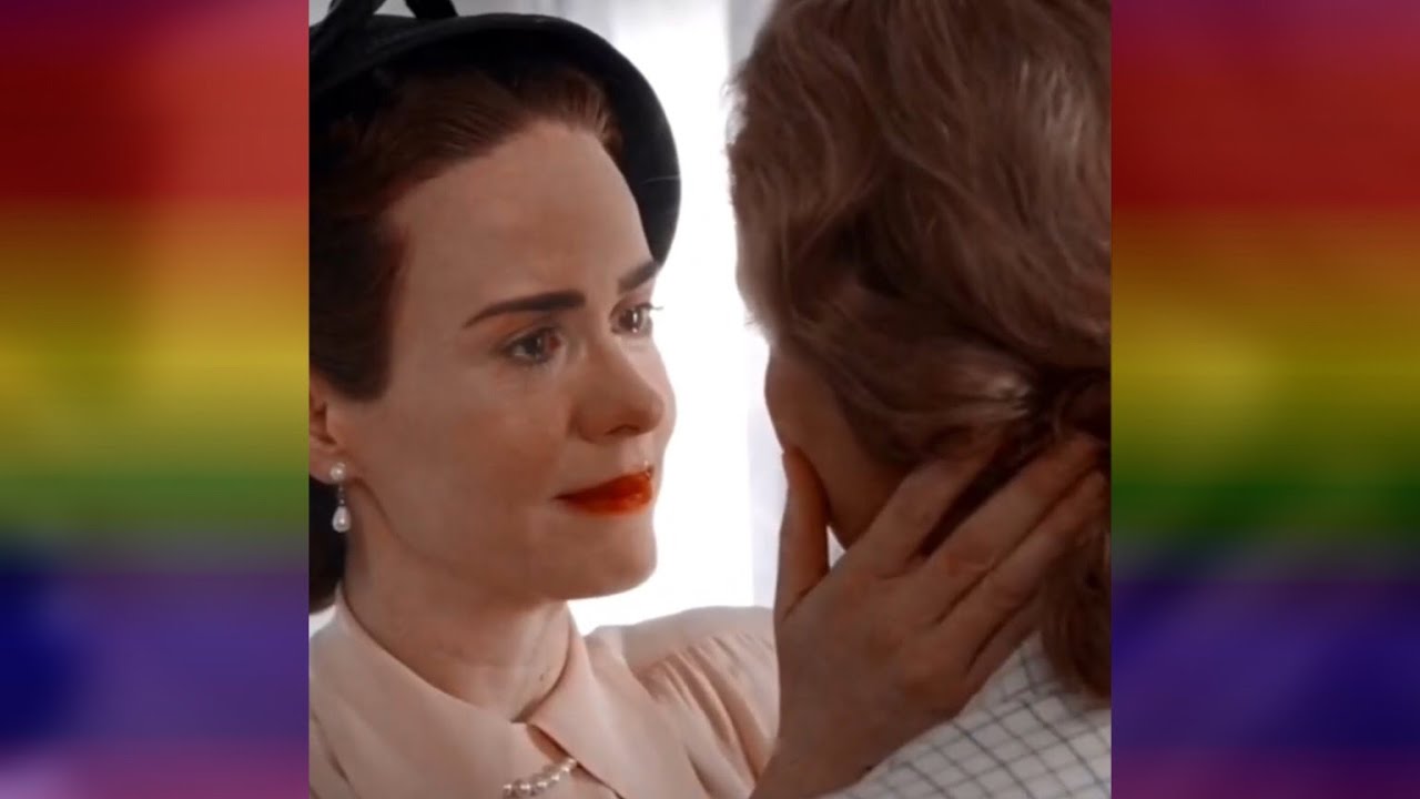 Mildred & Gwendolyn 💋 Lesbian kiss #shorts