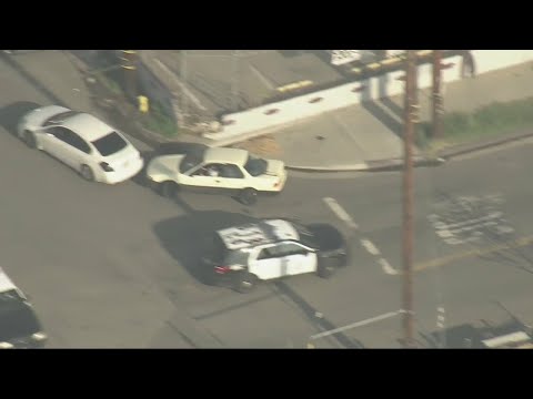 Vehicle leads LAPD on pursuit through Pacoima