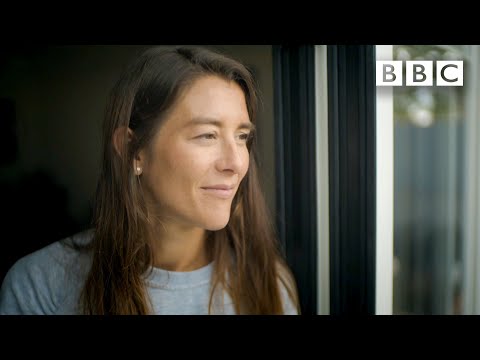 Life-saving surgery to remove young mother’s brain tumour | Surgeons: At the Edge of Life – BBC