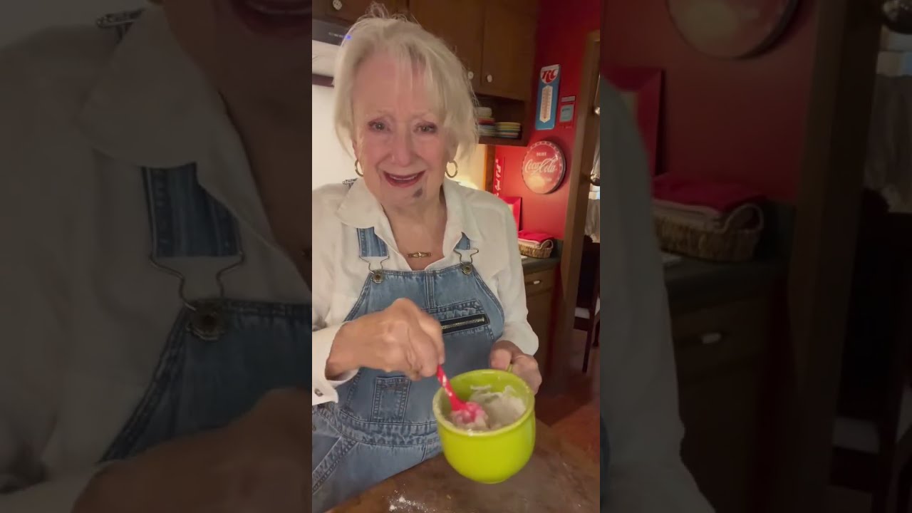 Pancakes are so scrumptious!! HAPPY MOTHERS DAY | Cooking with Brenda Gantt