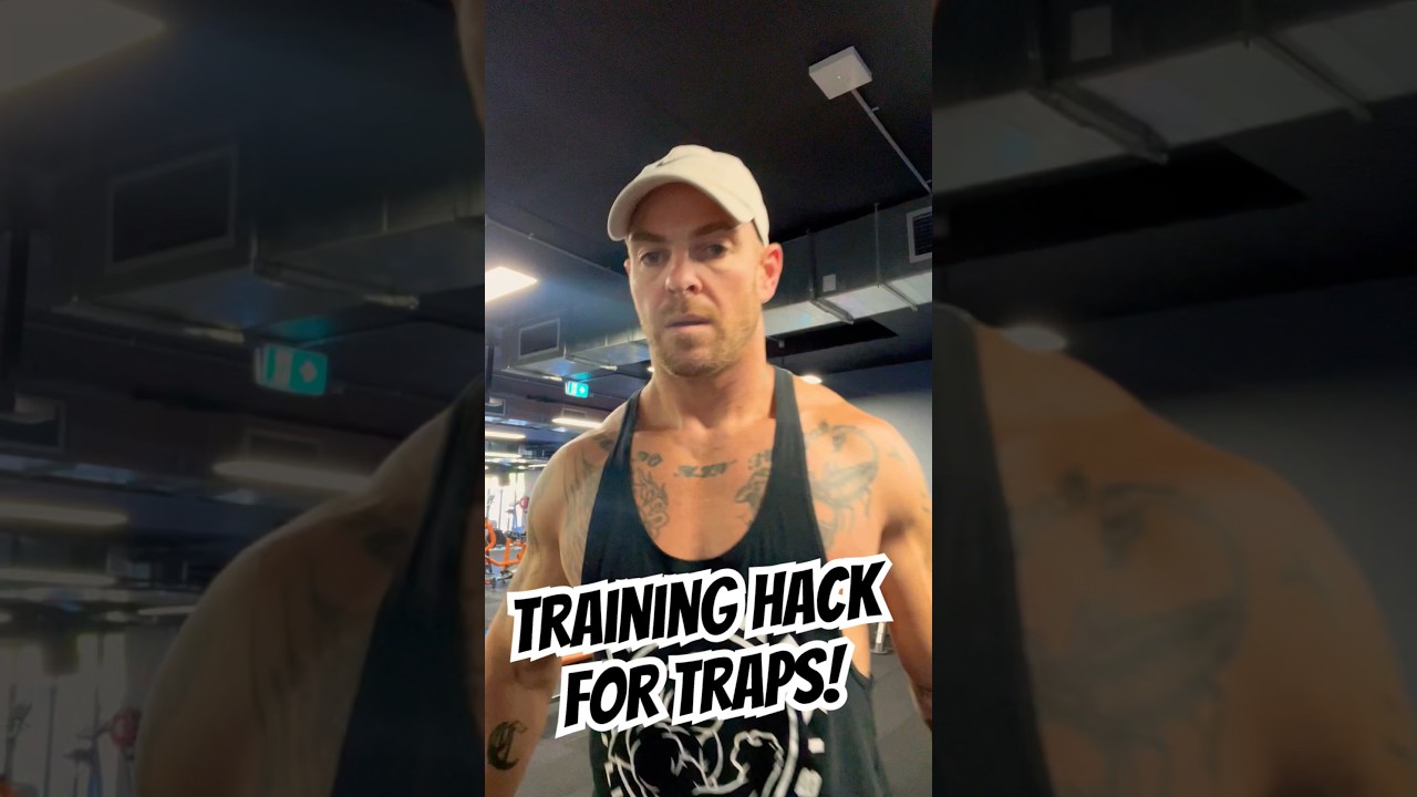 Training hack for traps! 🤫 #motivation #gymworkout #trendingshorts #paddo