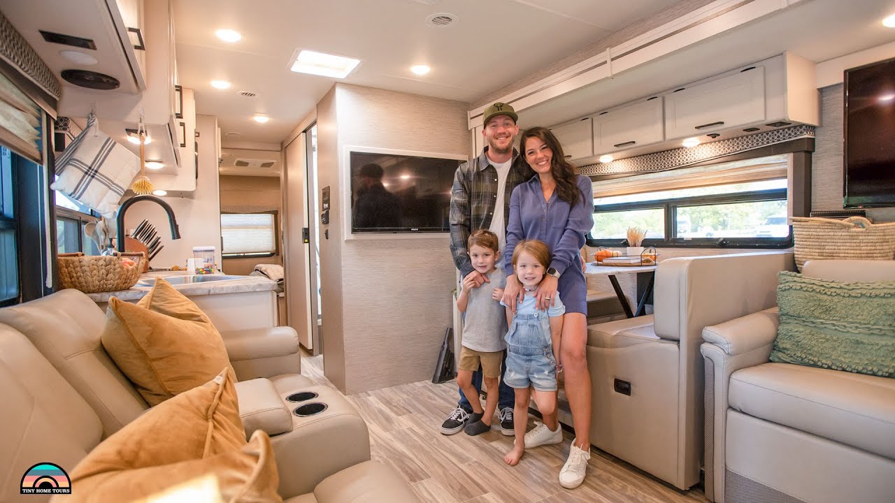 This 2021 Thor RV Is a Functional Home on Wheels for a Family of Four ...