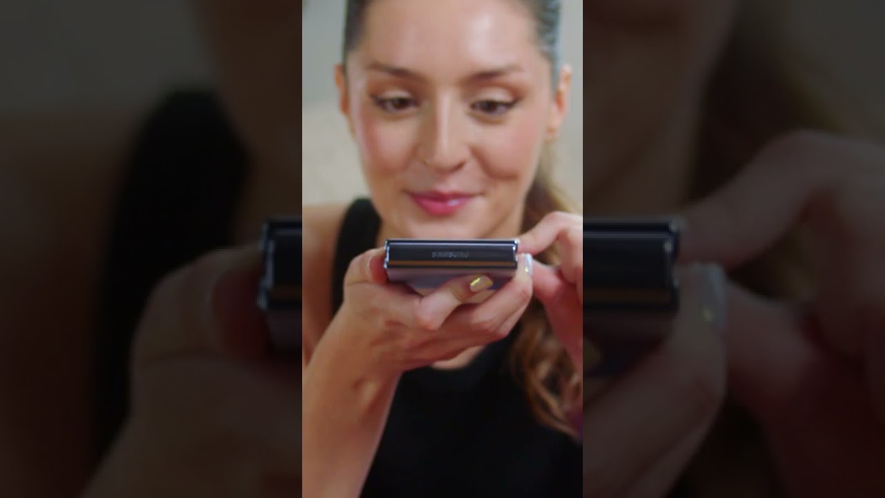 Wind down with a scroll, and plank up hands-free with the #SamsungGalaxyZFlip4