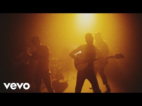 25 Best Road Trip Songs to Play in the Car - Perfect Travel Playlist