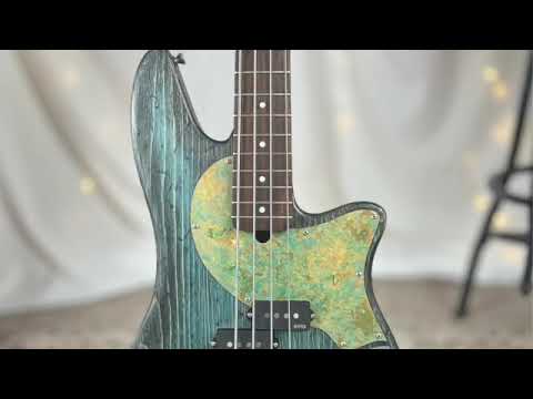 Offbeat Guitars Roxanne P2 32" Medium Scale Bass in Deep | Reverb