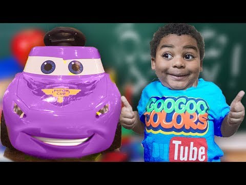 GOO GOO GAGA TEACHING LIGHTNING MCQUEEN HOW TO SPELL N COLOR! A PRETEND PLAY COMPILATION!