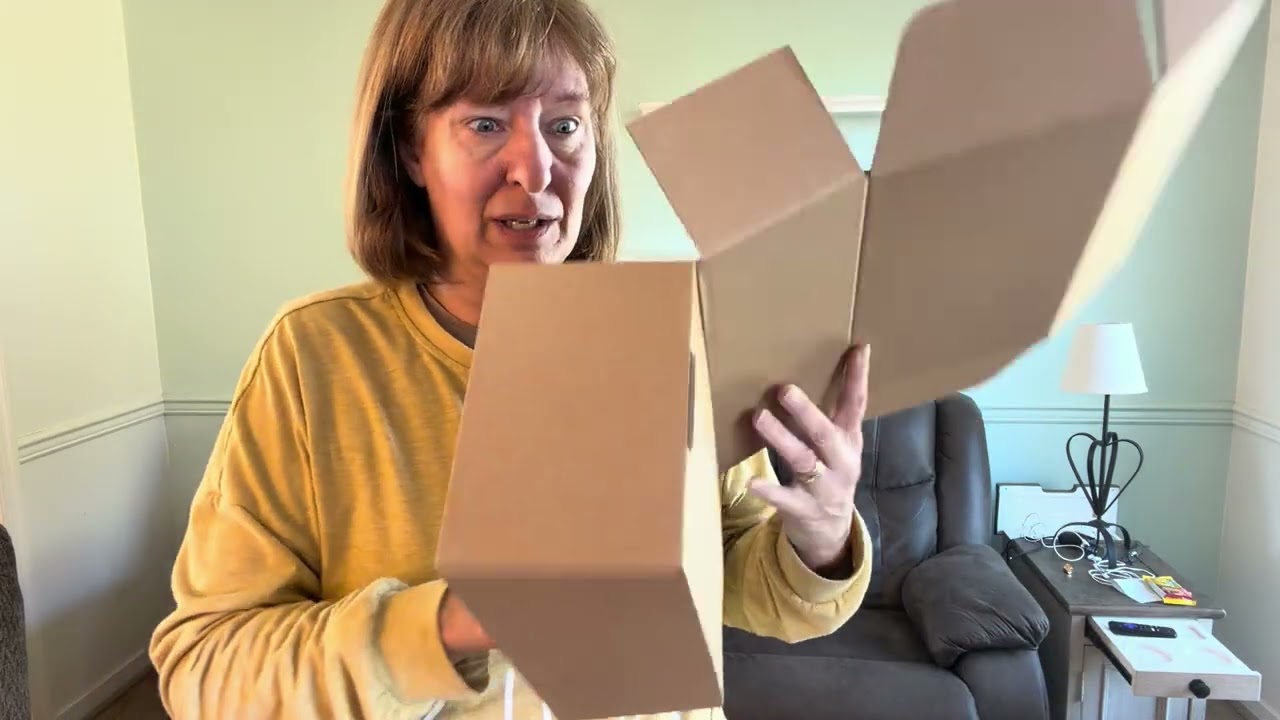 Gift Box or Mailer? This Cardboard Box Does Both