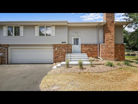 1284 119th Lane NW, Coon Rapids, MN Presented by Elizabeth Kulas-Volk.