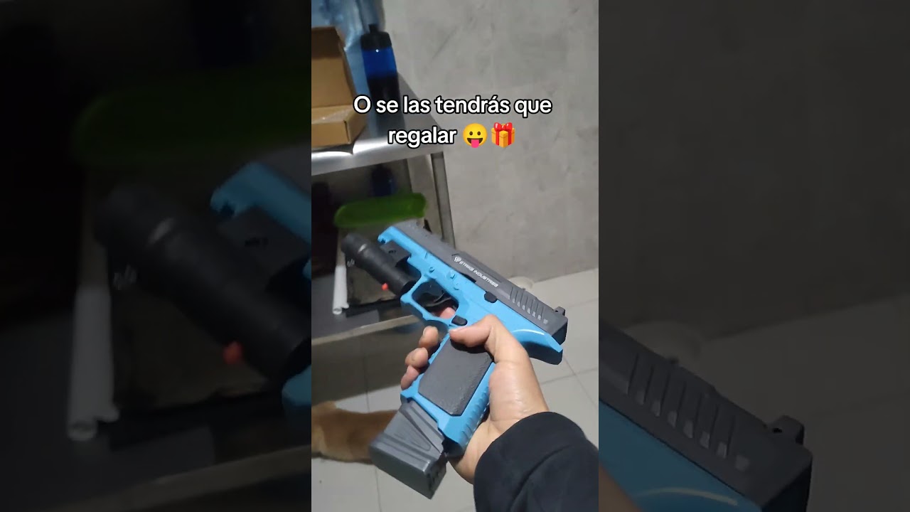 Las necesitas 😛✨ #juguetes #fakegun #guntoy #antiestres Estas pistolitas de juguete antiestrés son u