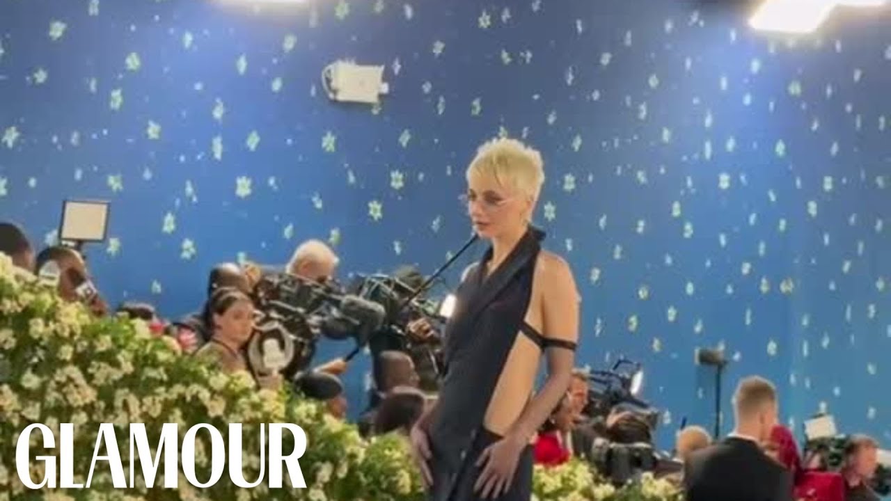 Emma Chamberlain Changes Her Outfit On the Met Gala Steps