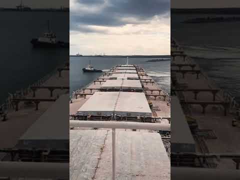 Ship operation at berthing