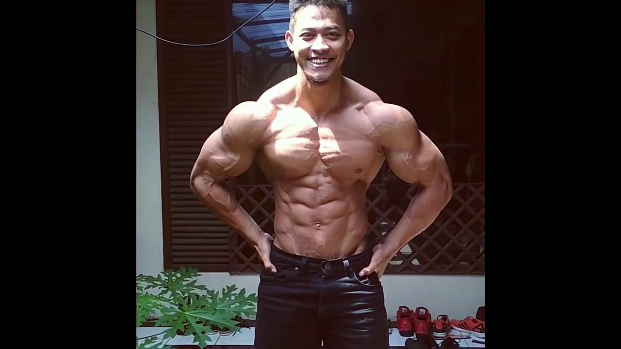 AMAZING INDONESIAN BODYBUILDER FIERMANACAH SHOW HIS MUSCLE || BINARAGA INDONESIA POSING