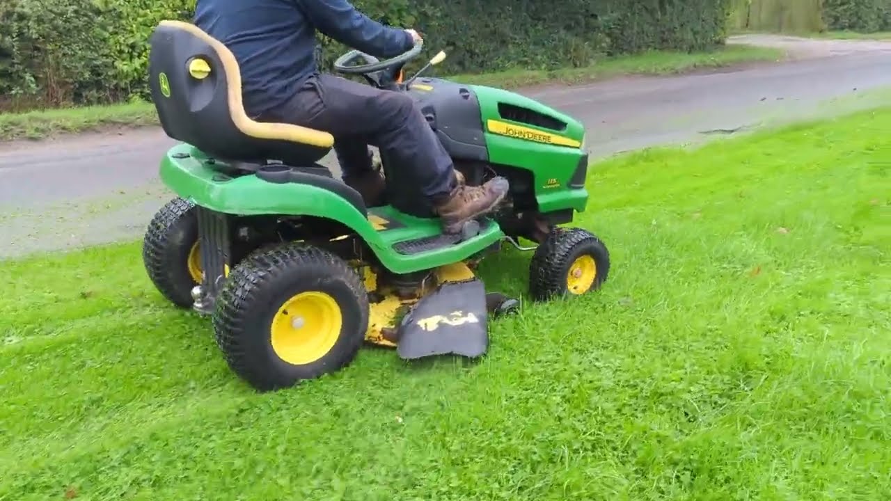 JOHN DEERE 115 AUTOMATIC MOWER WORKING VIDEO